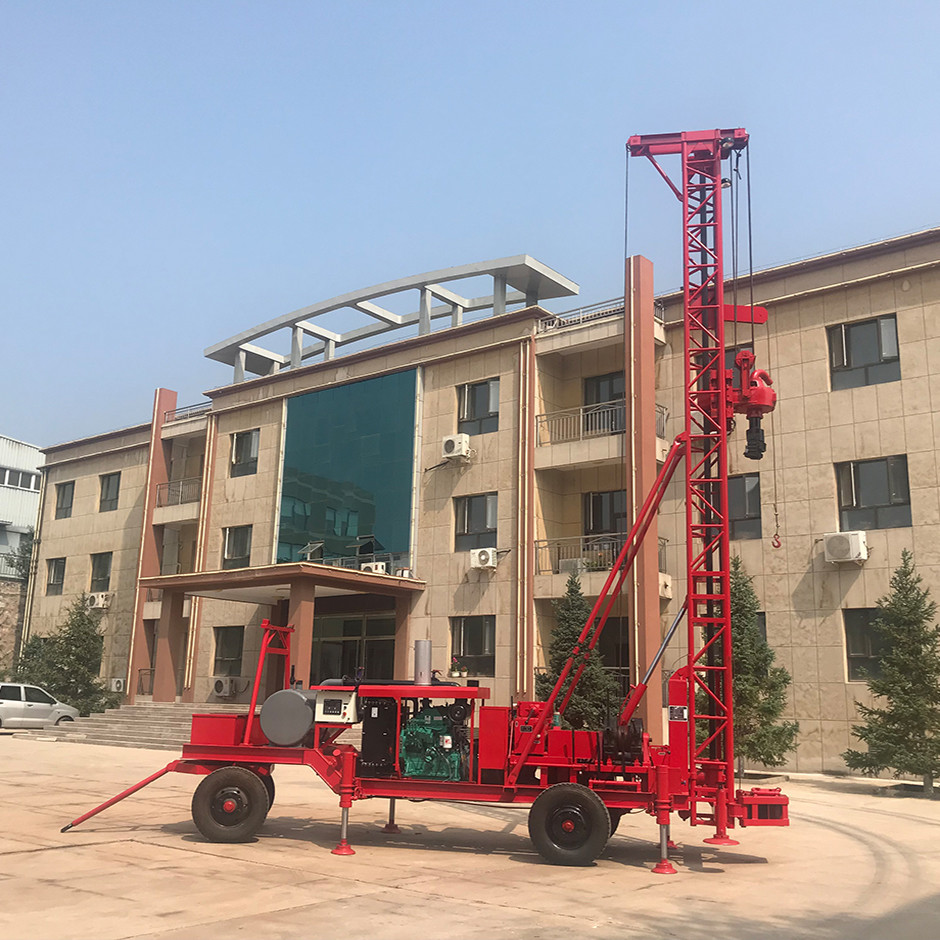 Trailer Type Mud Rotary Drilling Rig , Mobile Borehole Drilling Machine ...